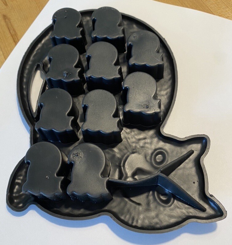 Cat Shaped Ice Cube Tray - Animal Replica Mold - Black - 10 Cat Ice ...