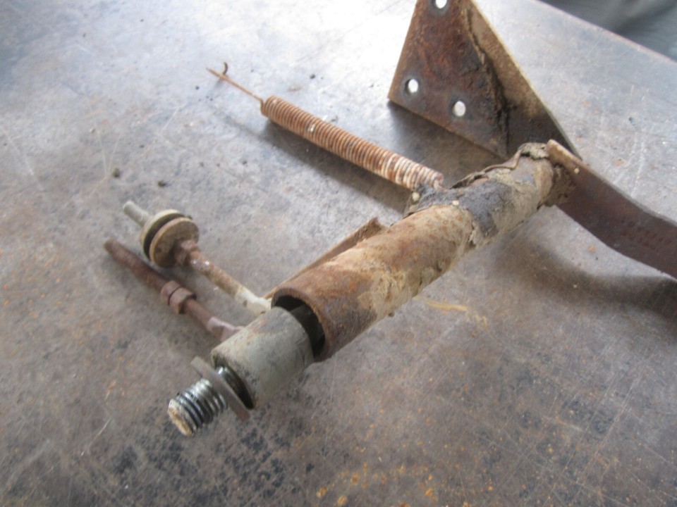 68 69 70 71 SWEPTLINE PICKUP TRUCK CLUTCH PEDAL LINKAGE Z BAR PIVOT OEM ...