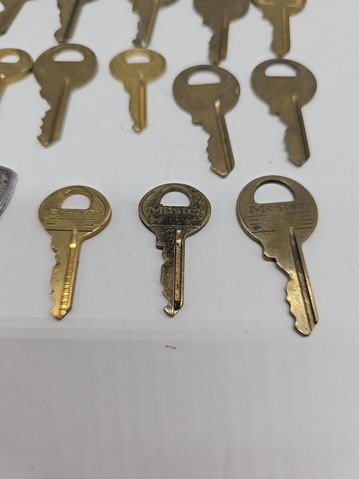 Lot Of 26 Master Lock Keys Masterlock Lion Antique Vintage Old Hardware ...