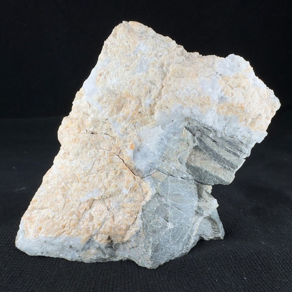 Large Rich Fluorescent Scheelite: Golden Chest Mine, Idaho, USA ...