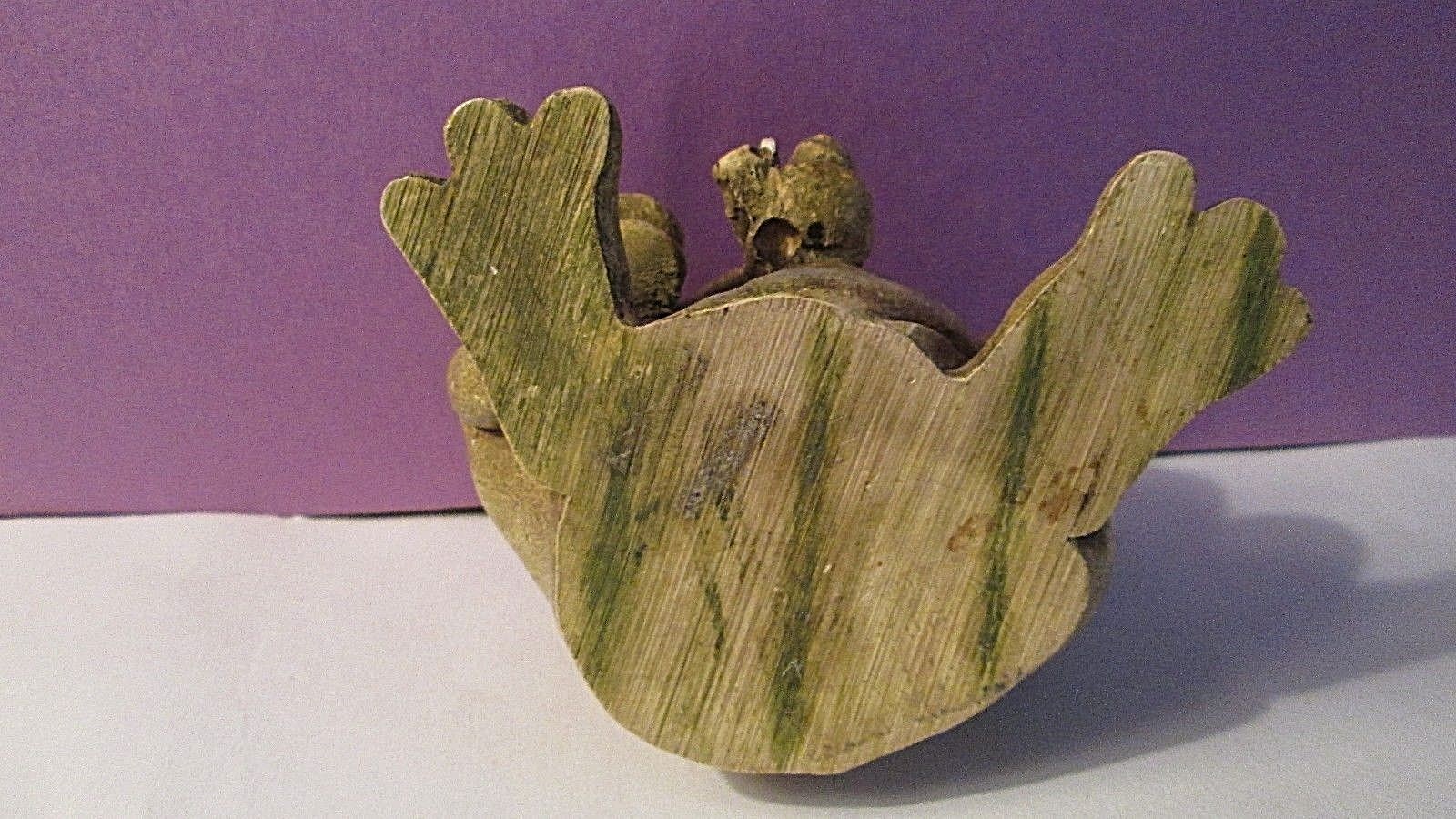 1974 W. BERRIE CO.Toy Figurine CROSS-EYED FROG / BEE ON TONGUE No ...