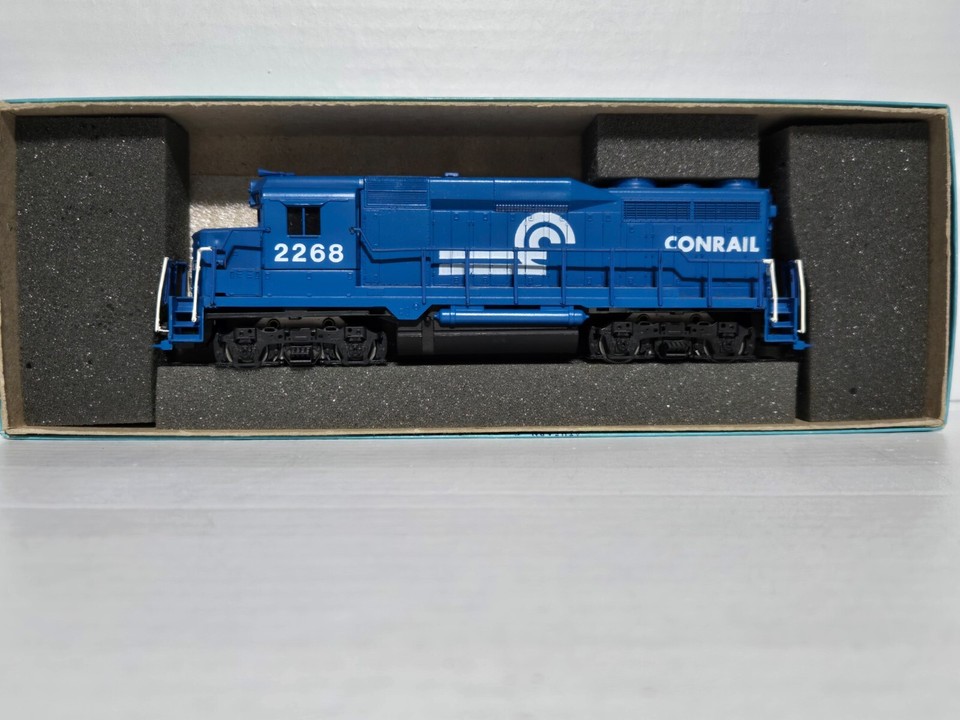 Athearn Blue Box Custom HO Conrail GP30 DC Locomotive Road # 2268 Read ...