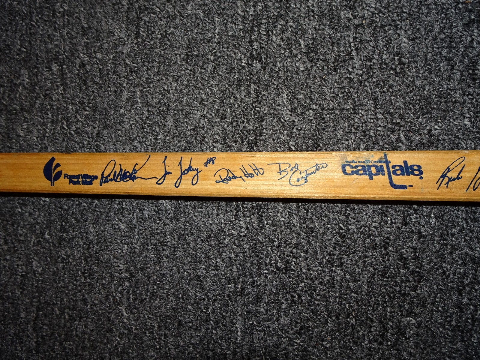 WASHINGTON CAPITALS TEAM SIGNED(STAMPED) HOCKEY STICK TEXACO EASTERN ...