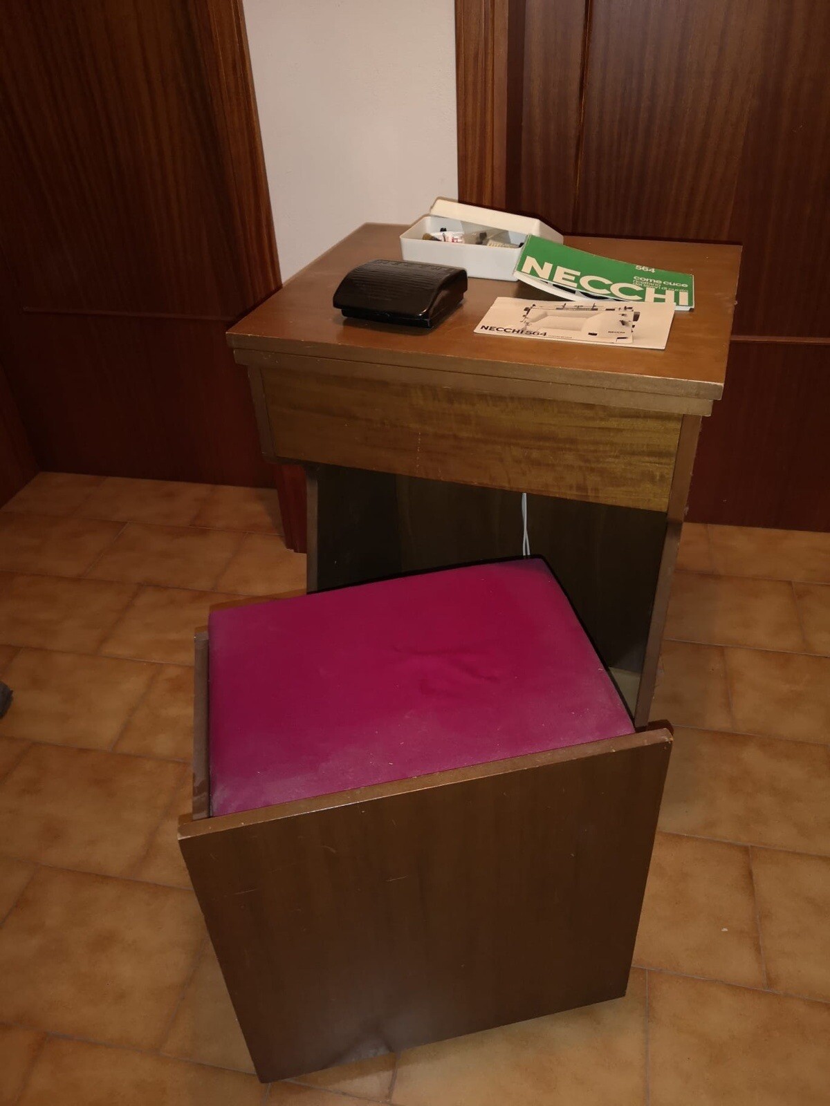 Macchina da cucire Necchi 564 completa con mobile | eBay