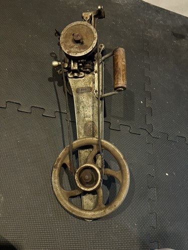 Vintage Antique Singer Carpet Stitcher Binder Hand Crank Sewing Machine ...