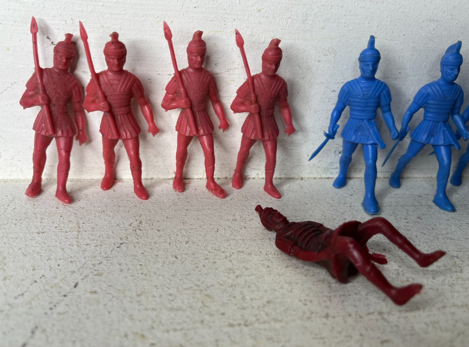 VTG 1960s Marx ? Lot of 10 Roman Soldier Figures Blue Red | eBay
