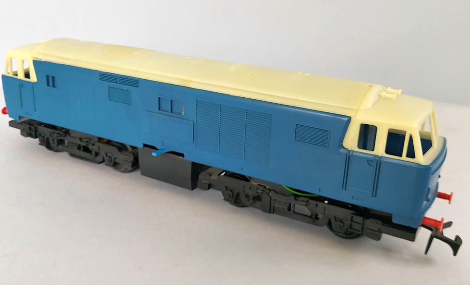 O Gauge TRI-ANG / NOVO BIG BIG TRAIN B.R. Hymek Class 35 Diesel ...