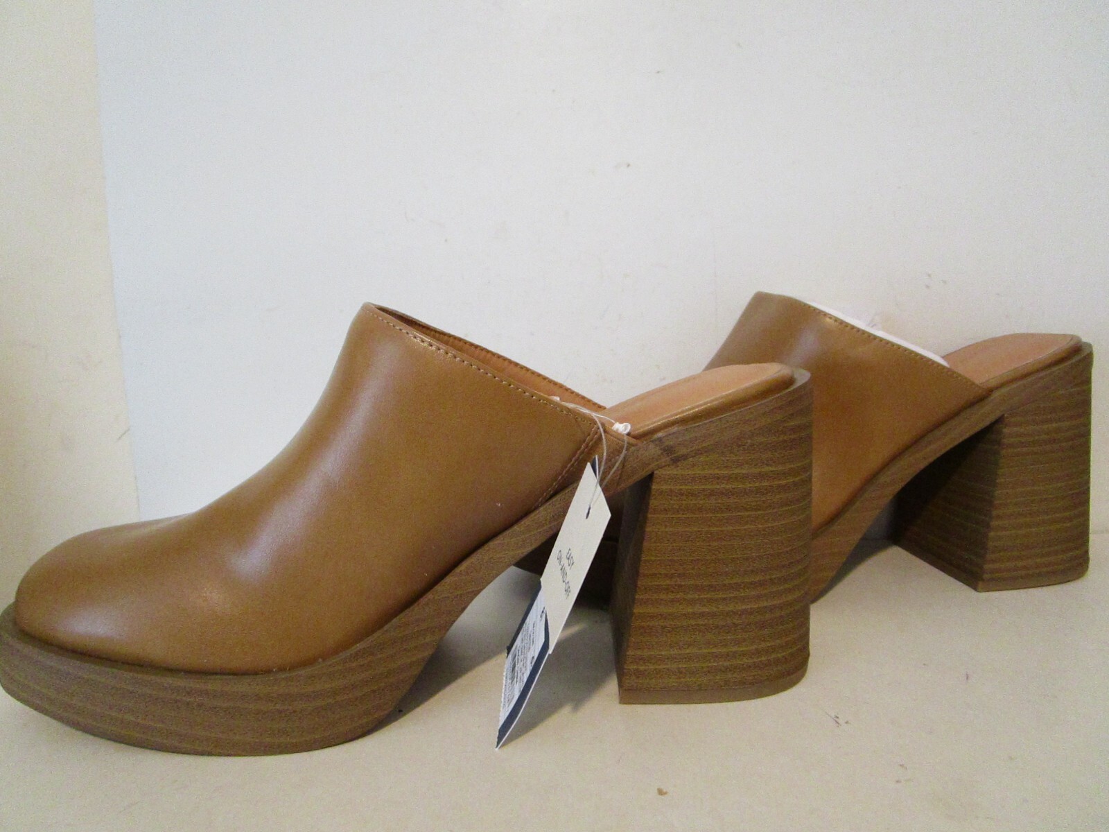 Universal Thread Womens Tess Casual Platform Cushioned Heeled Clogs Tan ...