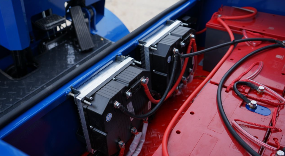 TYPHON VIGOR 3.0 Blue Electric Forklift 3 Ton Lifter Lift Truck Jitney ...