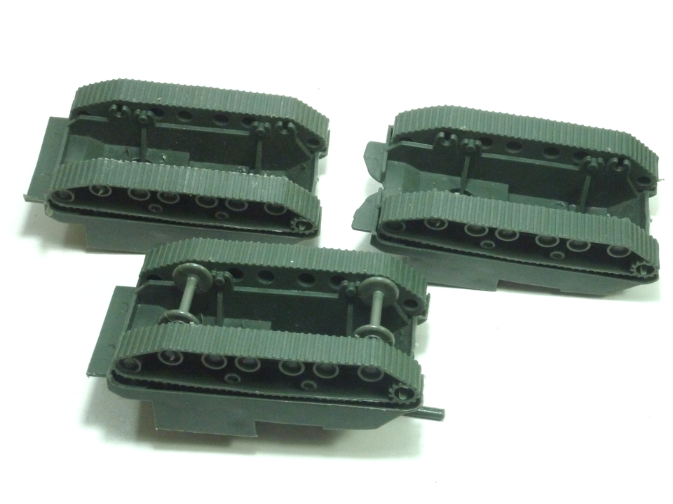 Airfix HO/OO Poly Patten Tank x2, 155mm SP Gun x3, Panther tank spares ...