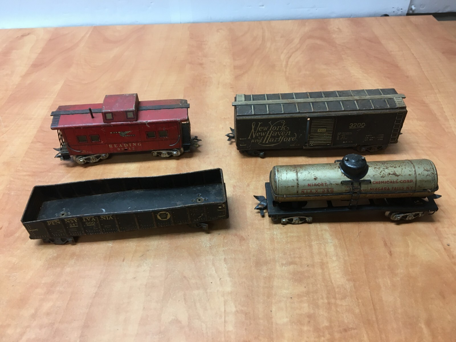 Lot of 4 1941 MARX Lines O Gauge Tinplate Tank Gondola Boxcar Caboose ...
