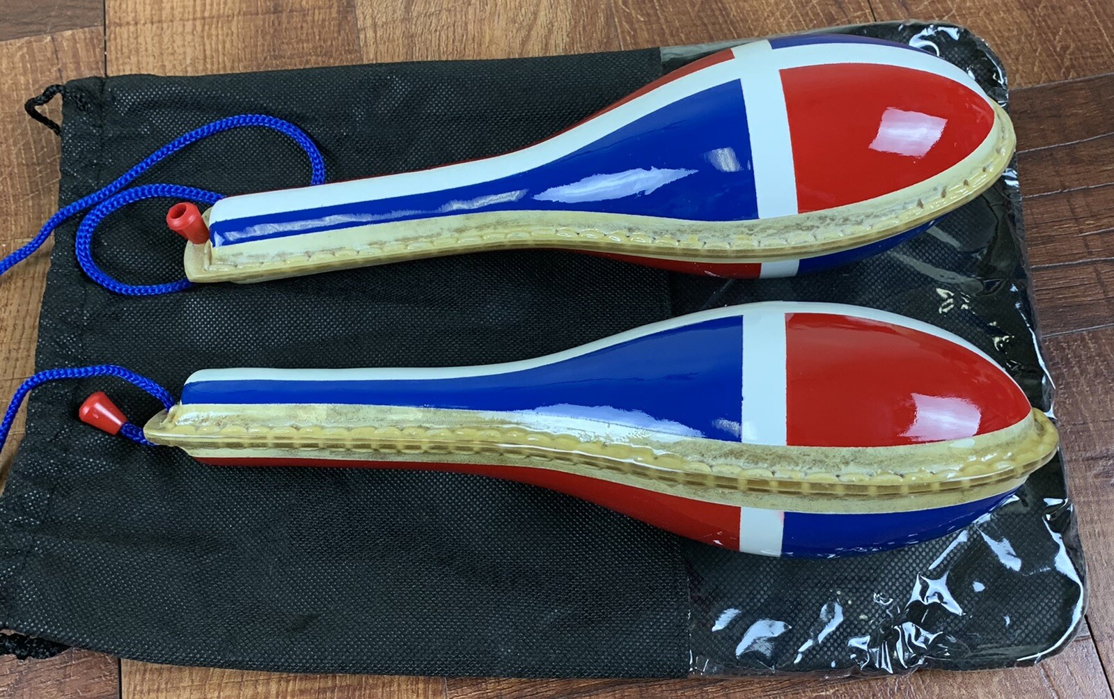 Maracas Leather w/Flag Of Dominican Republic And Carry Bag. Modelo ...