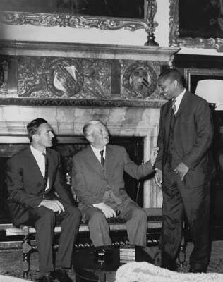 Harold Macmillan Ted Dexter and Frank Worrell at Chequers 1963 OLD ...