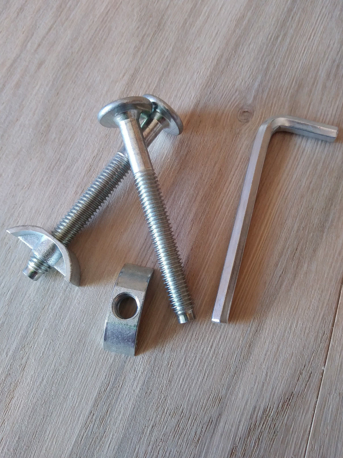 Half Moon M6 Threaded Washers With Furniture Connecting Bolts For Beds ...