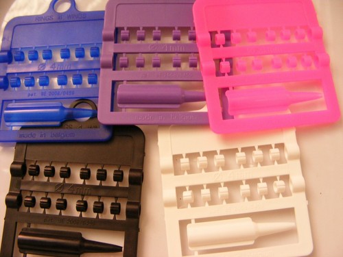 60 X Canary bird rings leg bands split plastic colours 3mm x 5 cards ...