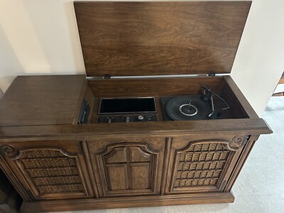 Vintage Magnavox Stereo Console - Radio, Record Player & 8-Track player ...