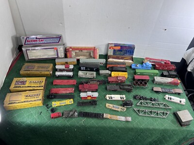 Mixed Lot Vintage HO Scale Model Train Freight Box Car: Bachman And ...