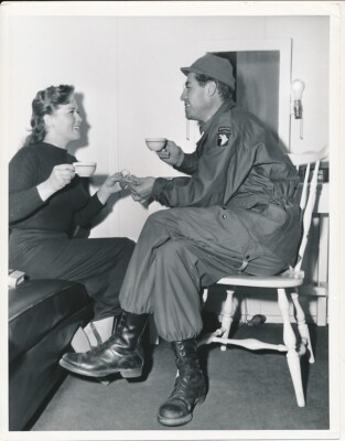 JOHN HODIAK DENISE DARCEL Original CANDID Vintage 1949 BATTLEGROUND MGM ...