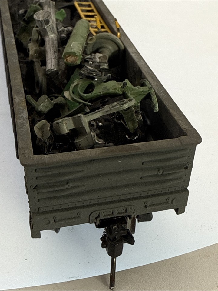 Gondola HO Scale Train Car With Junk Load Tipee Rail Road 5278 | eBay