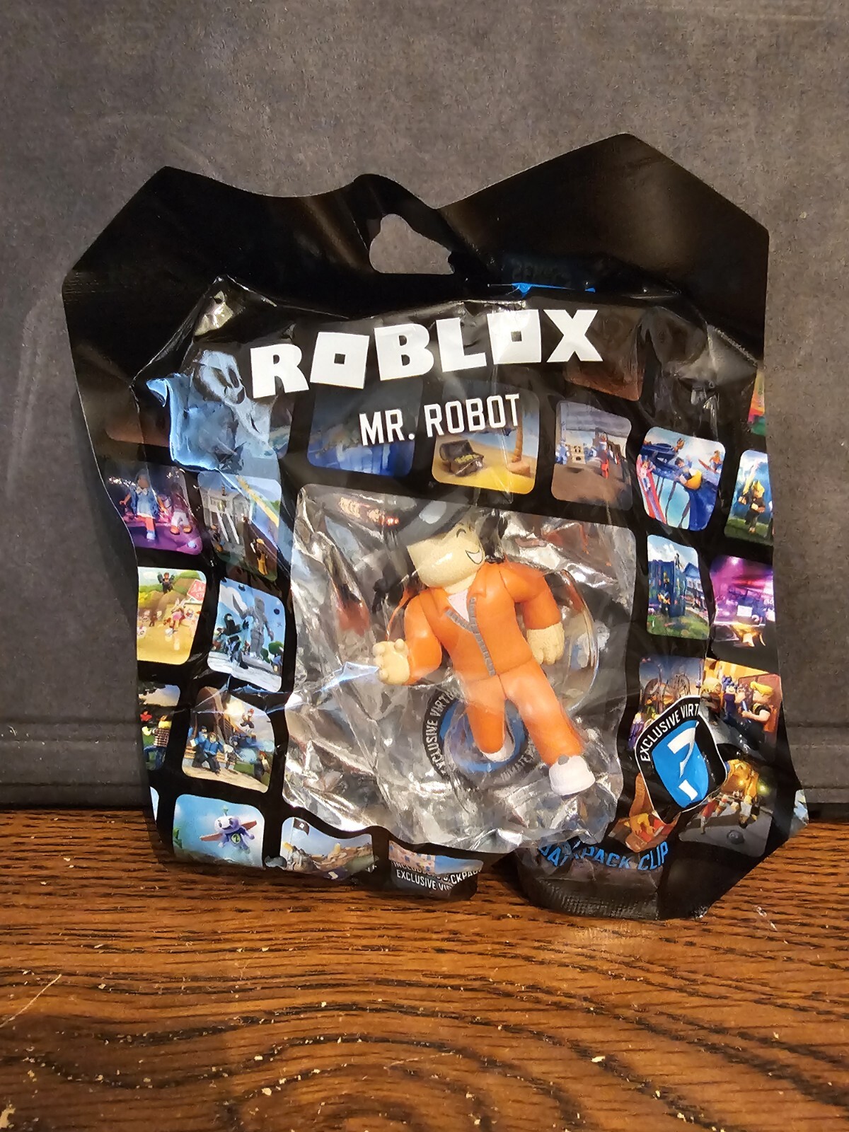 1 Roblox Figure Series 1 Backpack Clips Jailbreak Inmate W/ Code! ROBOT ...