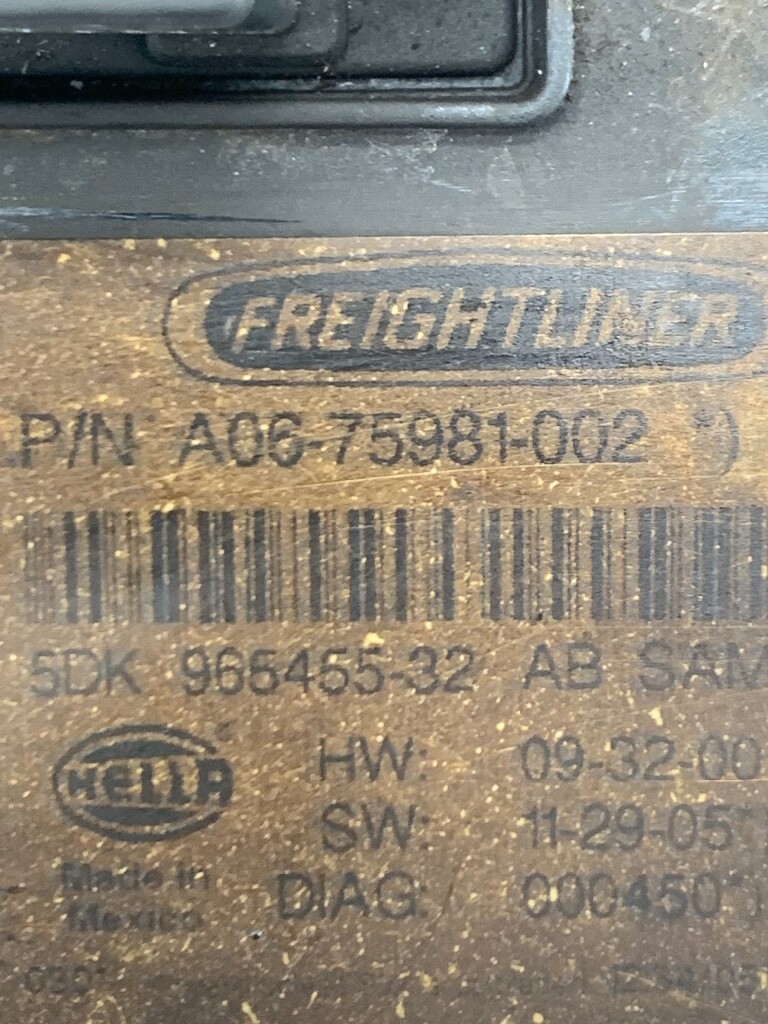 Freightliner Cascadia Fuse Box PDM A06-75981-002 supersedes to A06 ...
