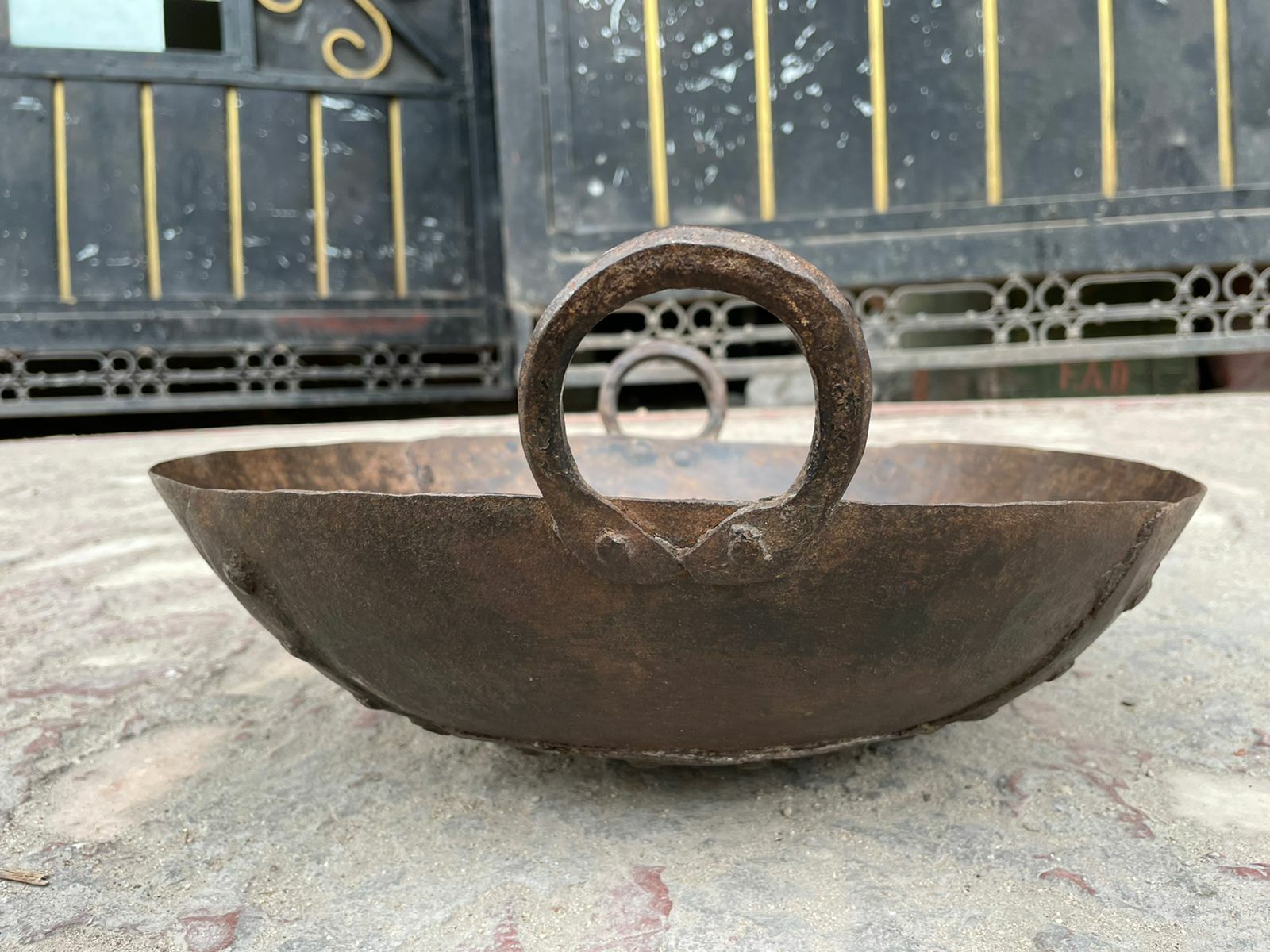 OLD ANTIQUE HANDMADE RUSTIC IRON WOK KADAI / DEEP FRYING PAN ...