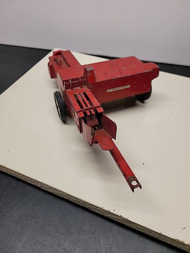 Vintage Ertl 1/16 Scale International Harvester Square Hay Baler IH | eBay