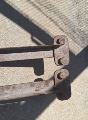 1800-1899 - Antique Cast Iron Bed