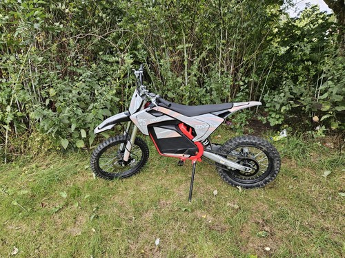 BRZ Neon Thunder Pro Electric Bike / Eletric dirt bike Hardly used ...