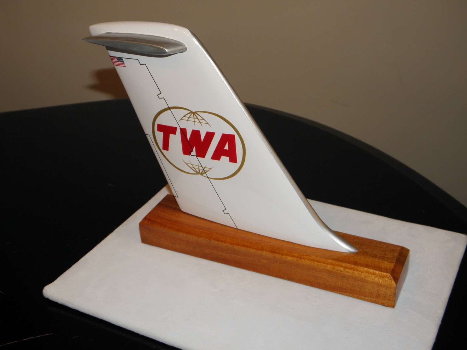 TWA AIRLINE WOOD TAIL MODEL DC 9 AIRPLANE TRANS WORLD PILOT DESK ...