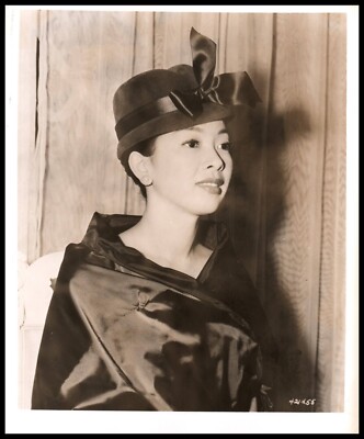 Hollywood Beauty MIIKO TAKA STUNNING PORTRAIT 1950s STYLISH POSE Photo ...