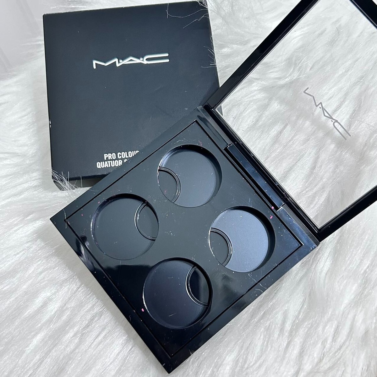 Eye Shadow Compact