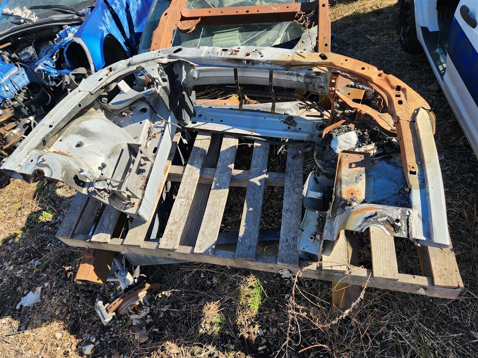 2004 2005 2006 GTO Radiator Core Support FRONT Clip USED 04 05 06 ...