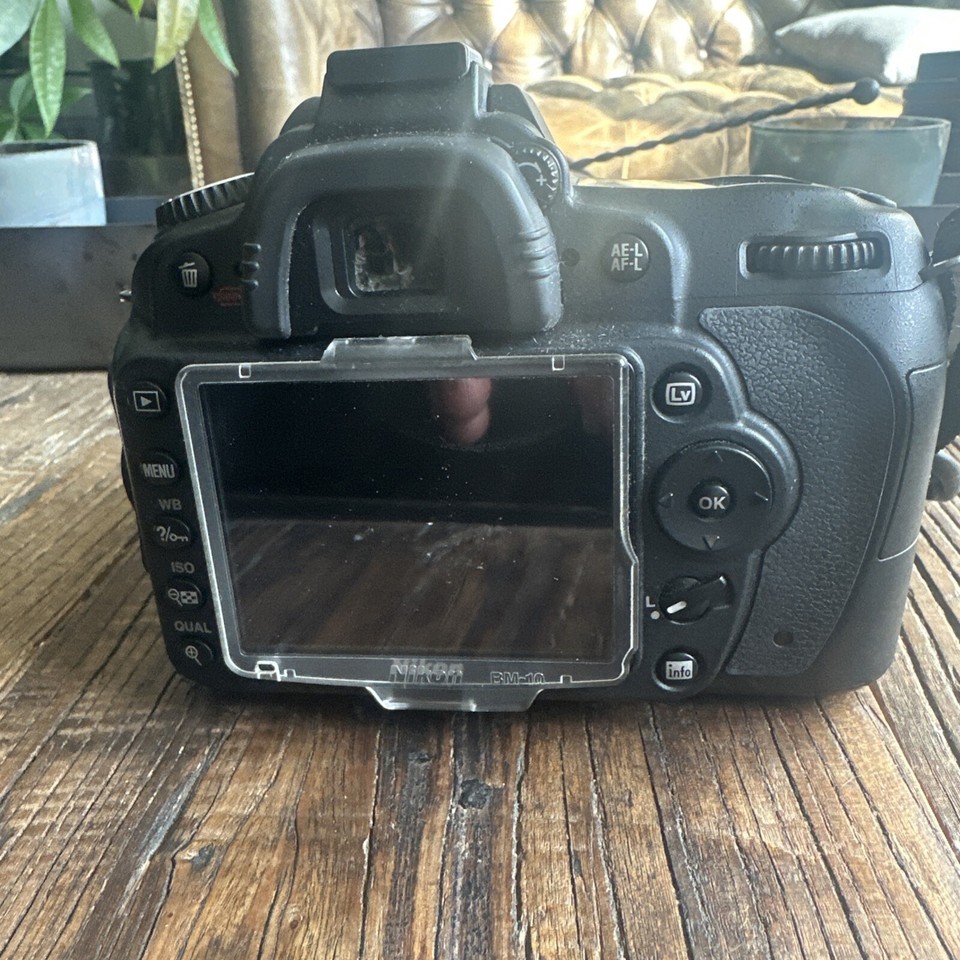 Nikon D D90 12.3MP Digital SLR Camera - Black (Kit w/ VR 18-105 mm Lens ...