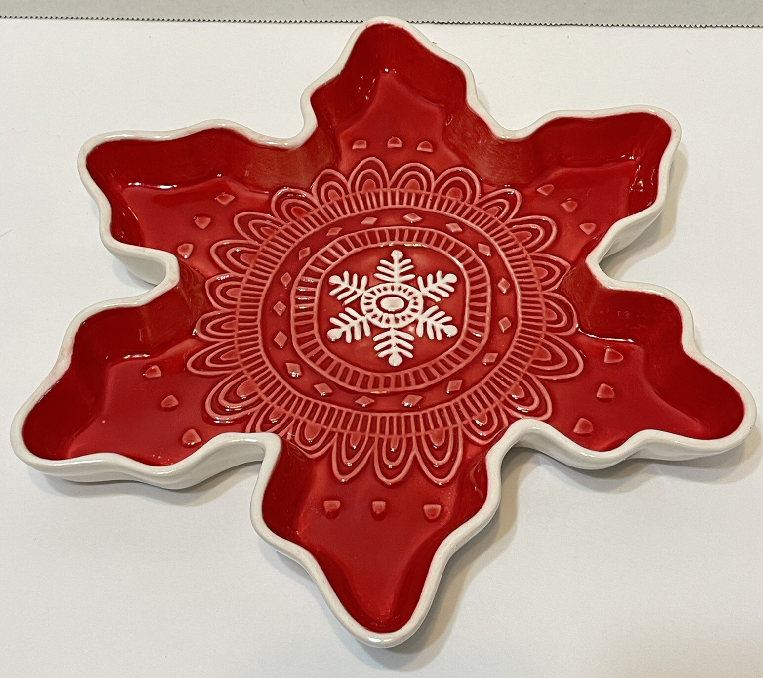 Hallmark Red and White Christmas Snowflake Dish Embossed 9.75 x 1 in | eBay