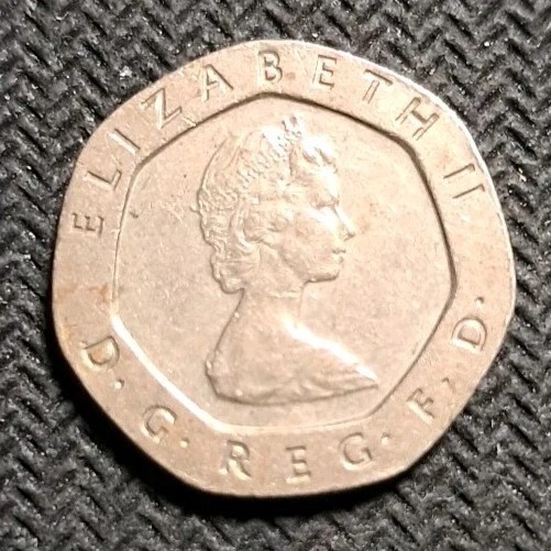 VINTAGE UNITED KINGDOM 🇬🇧 TWENTY (20) PENCE COIN 1982 (QUEEN ELIZABETH ...