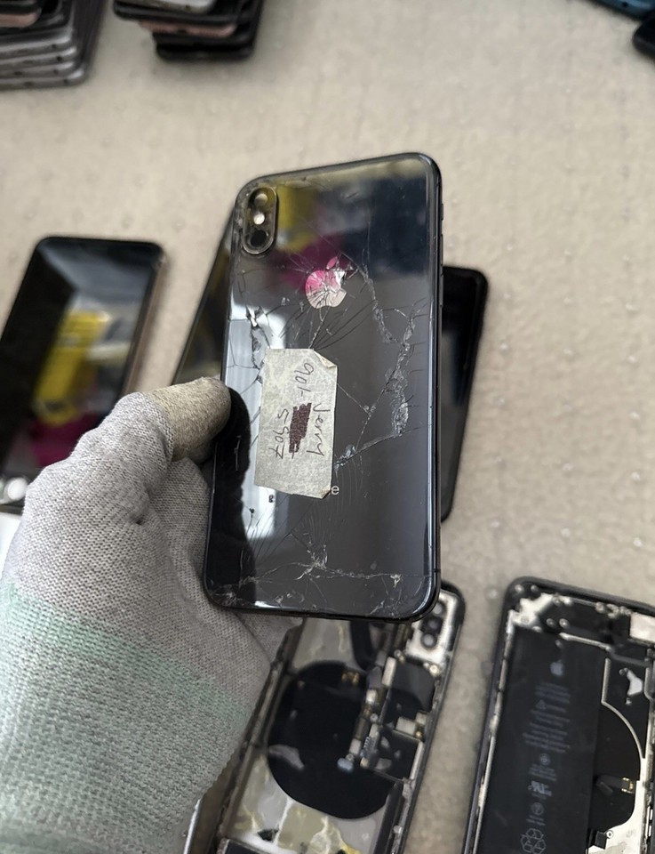 Lot of 8 iPhones 7 iPhone 8 etc For Parts or Repairs *Read Description ...
