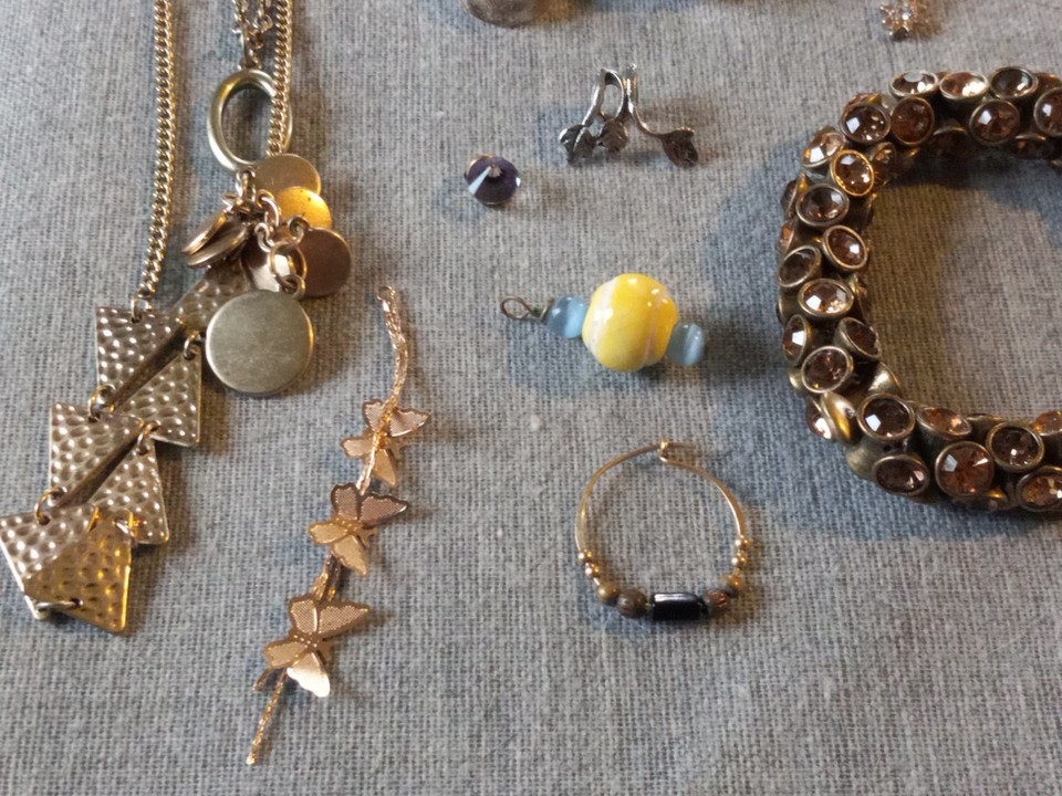 50+ Piece Jewelry Lot Of ALL WearabIe Items Untested Stones & Gold ...