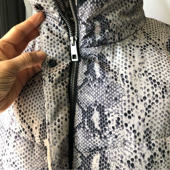Betsey Johnson Snake Skin Print Puffer Coat Gray Whit… - Gem