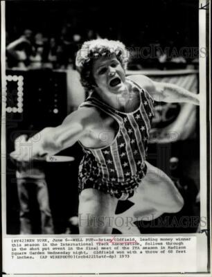 1973 Press Photo Brian Oldfield throws shot put at New York track meet ...