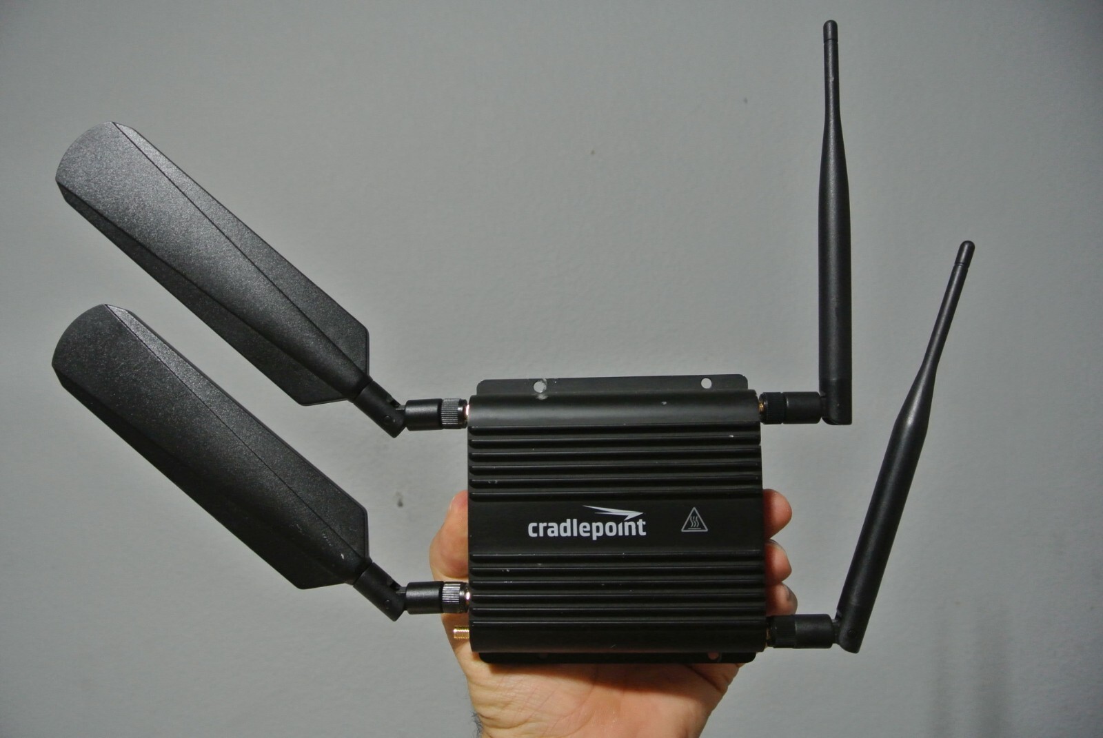 CRADLEPOINT IBR900-600M 4G LTE DUAL BAND ROUTER MULTI-CARRIER W/ANTENNA ...