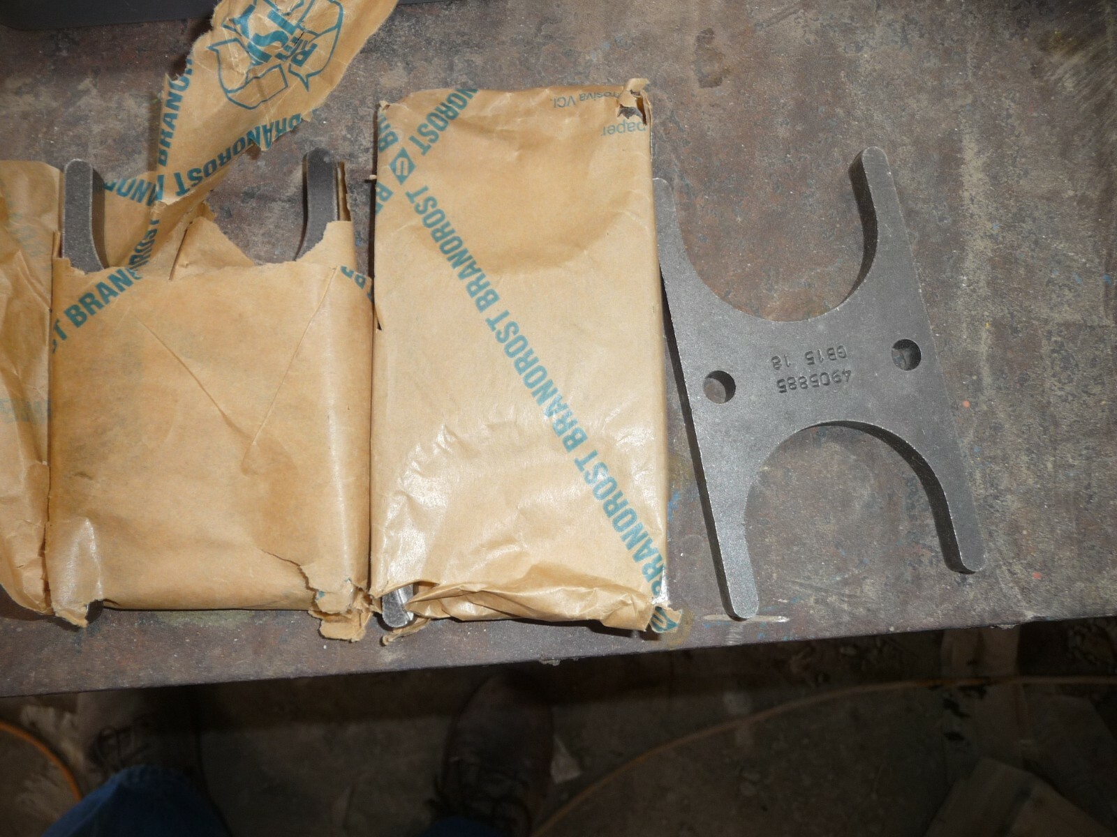 Cummins RETAINER CONTROL VALVE 4924463 | eBay