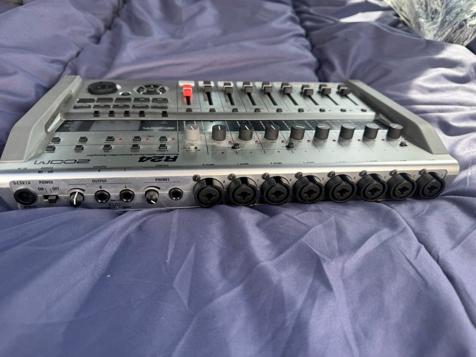 Zoom R24 Multi Track Recorder 24 Track Integrated Drum Machine USB ...