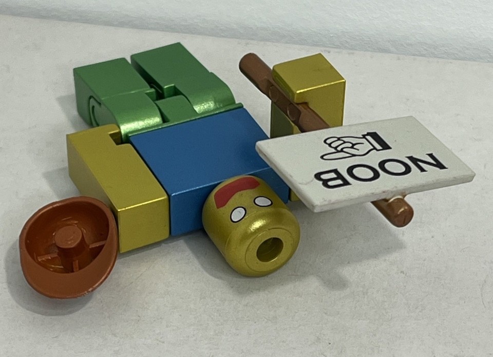 ROBL0X Icons GOLD CLASSIC NOOB 3” Action Figure w Hat + Sign (NO CODE ...