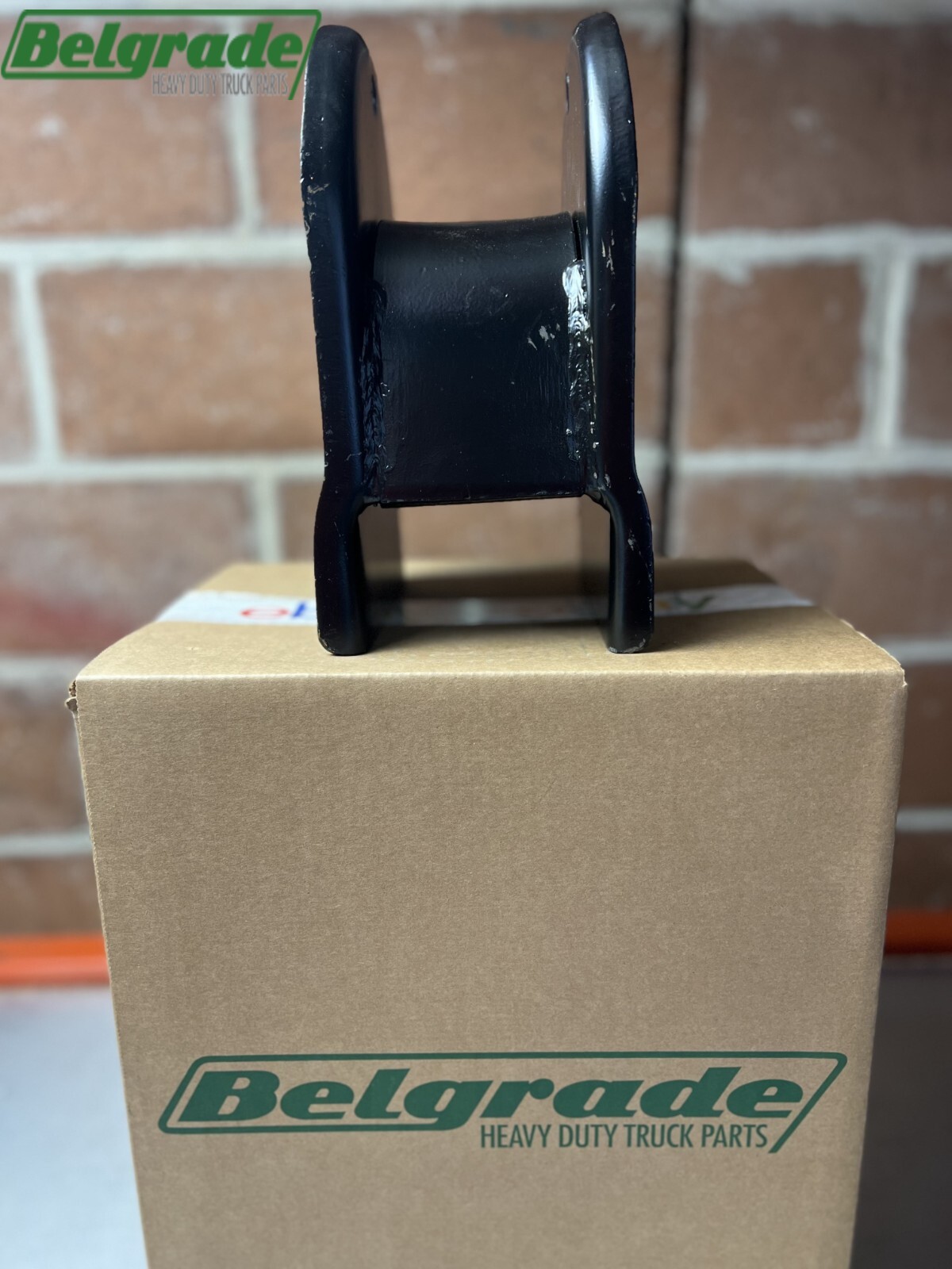 Hutch Style Suspension Rear Hanger Straddle Mount Replaces 7703-01, E-2912A
