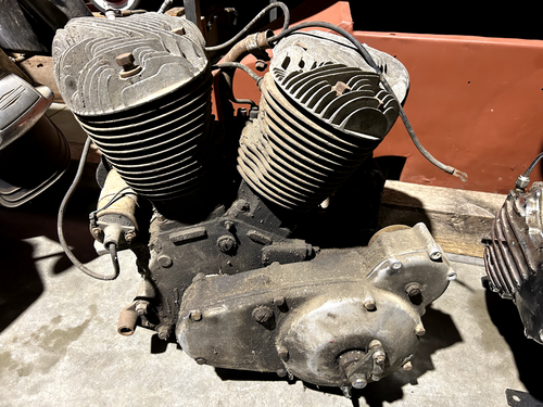 1947 Indian Chief Motor Crankcase Cylinders Oil Pump Transmission Wolfe ...