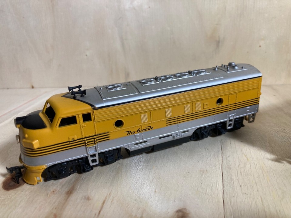 HO Athearn Rio Grande Locomotive yellow with dummy | eBay