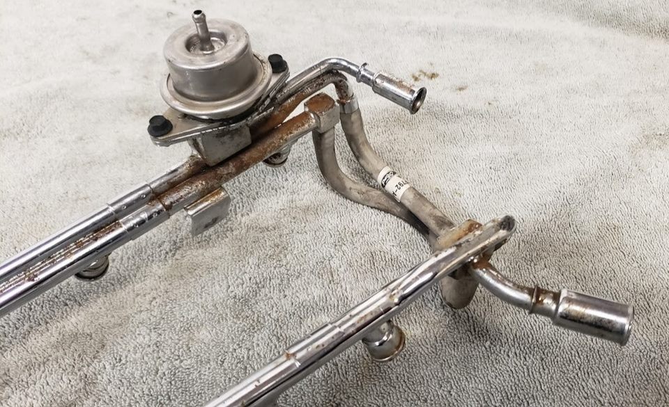 1996-1998 Ford Explorer 5.0 302 Fuel Injection Rail Regulator & Line ...