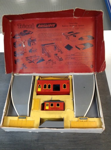 Triang R81 Station Set In Box - Redhill | eBay UK