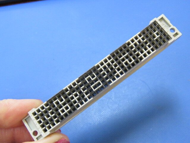 ERNI 024070 Qty of 3 per Lot DIN 41612 Connectors 160P DIN HOUSING SZ ...